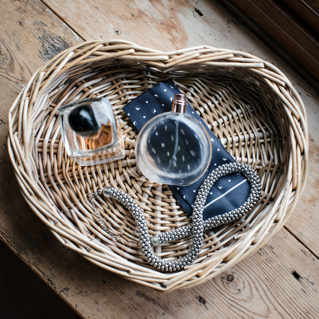 Light Grey Wicker Heart Shaped Tray Bundle – Arthur Cameron Trade