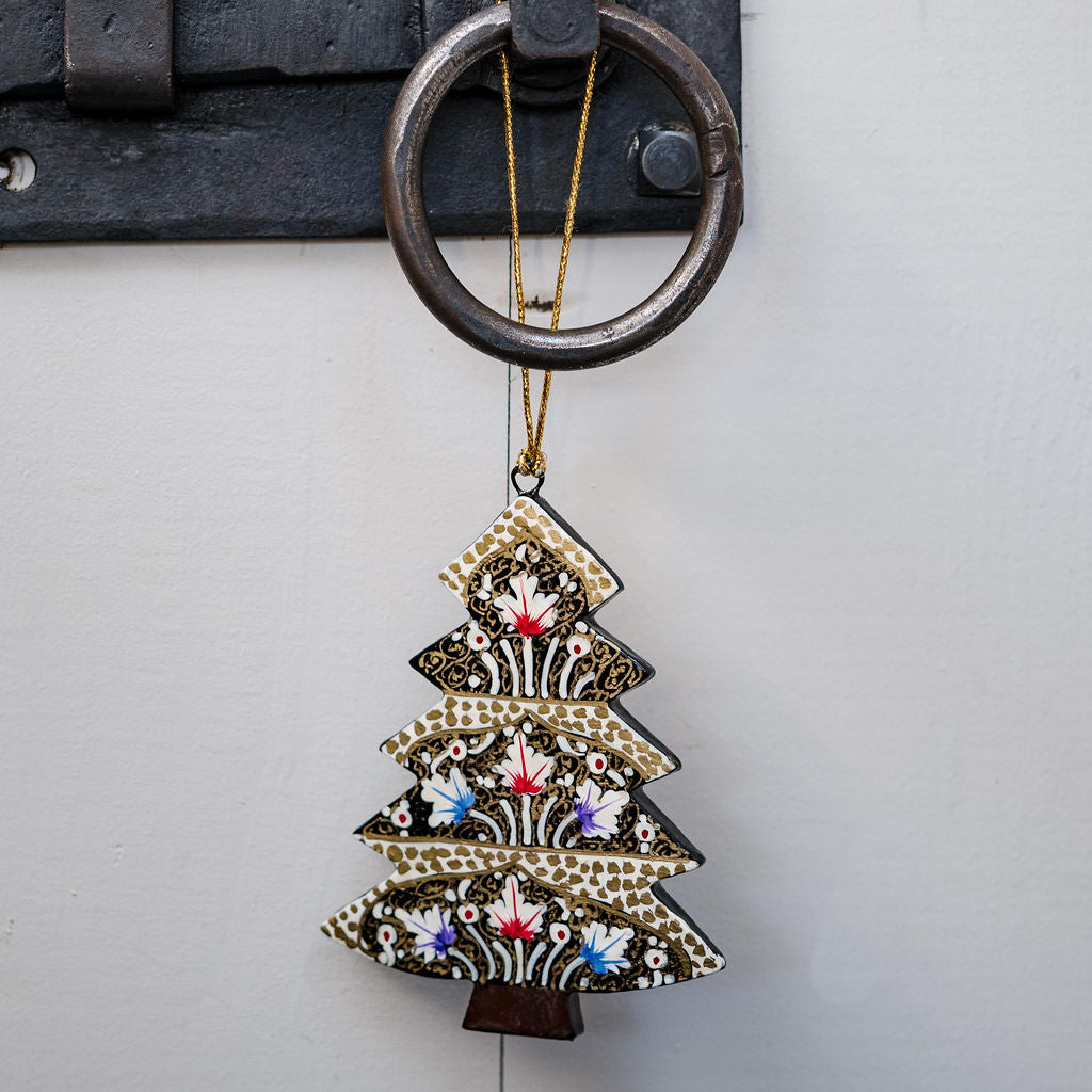 White Trellis Christmas Tree – Arthur Cameron Trade